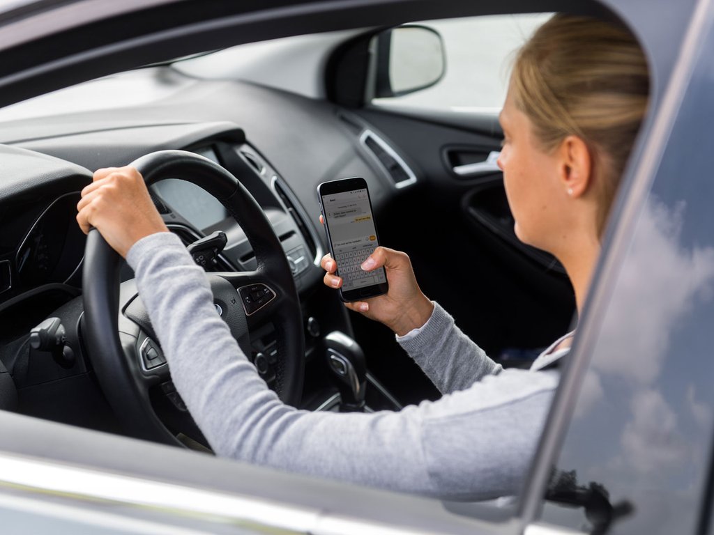 Handy-Verbot am Steuer: Diese sieben Fakten sollten Sie kennen
